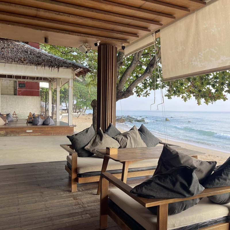 คาเฟ่สิชล BLUE SURF CAFE by Sichon cabana คาเฟ่ริมทะเลสุดชิล