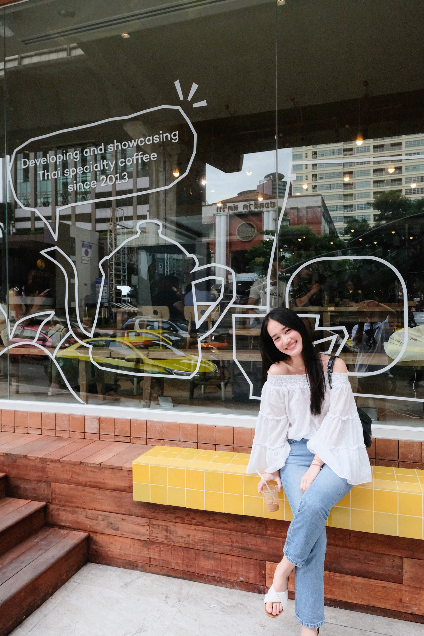 Roots at Ratchathewi คาเฟ่ติด BTS ราชเทวี