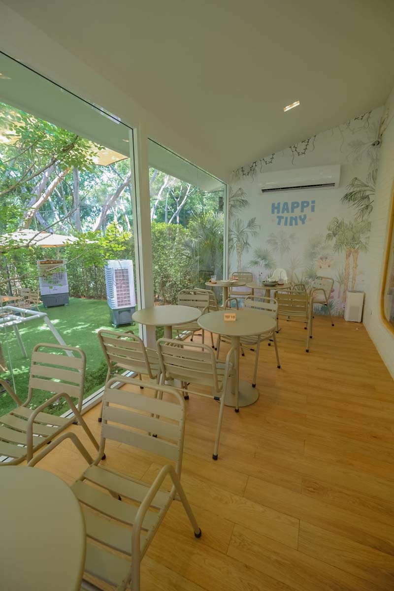 Happitiny Cafe & Restaurant (แฮปปิทีนี่ คาเฟ่ แอนด์ เรสเตอรอง) คาเฟ่นครปฐม มีช้างให้นั่ง