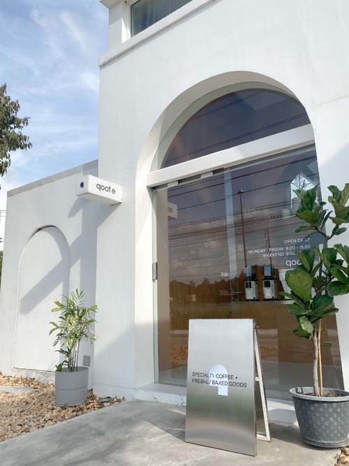 qoofe.cafe คาเฟ่สระบุรี สไตล์มินิมอล