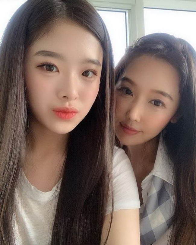 Lee Sujin คุณแม่สุดฮอต 51 แล้ว แต่ยังสวยใสกับวัยรุ่น