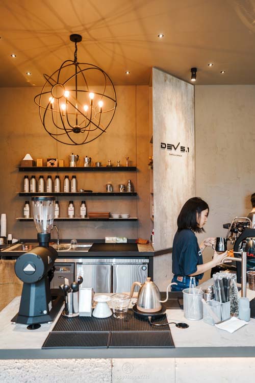ชวนนั่งชิล DEV 5.1 Café & Space คาเฟ่เท่ ๆ ย่านนวลจันทร์ กรุงเทพฯ