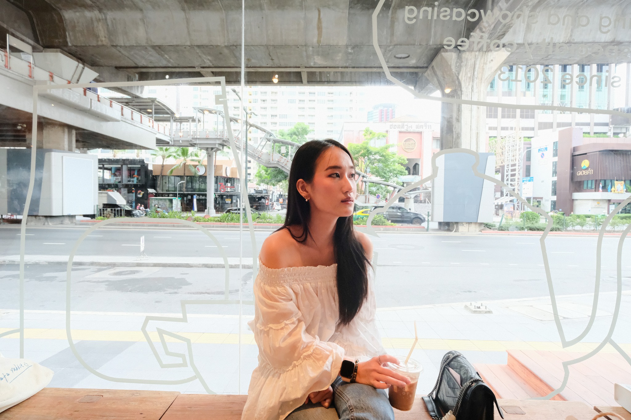 Roots at Ratchathewi คาเฟ่ติด BTS ราชเทวี