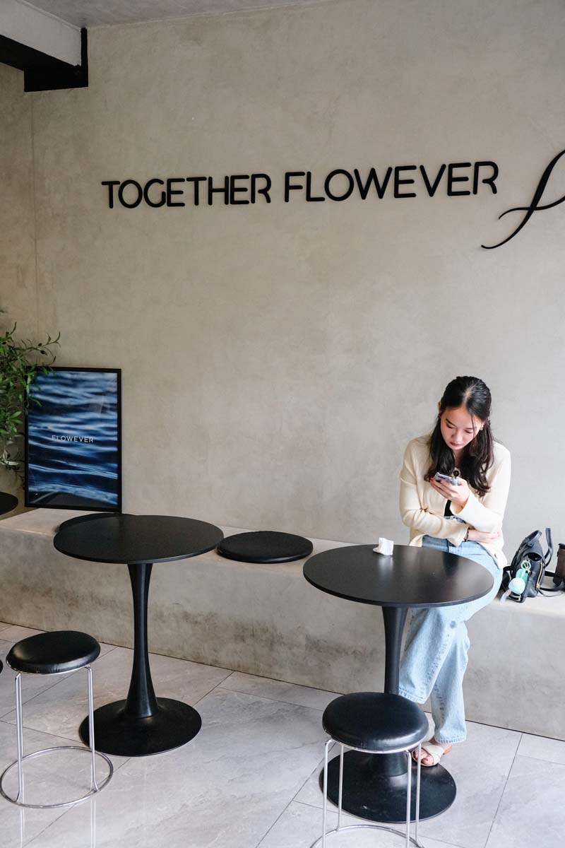 FlowEver Cafe & Wine คาเฟ่และไวน์บาร์ ย่านพระราม 9