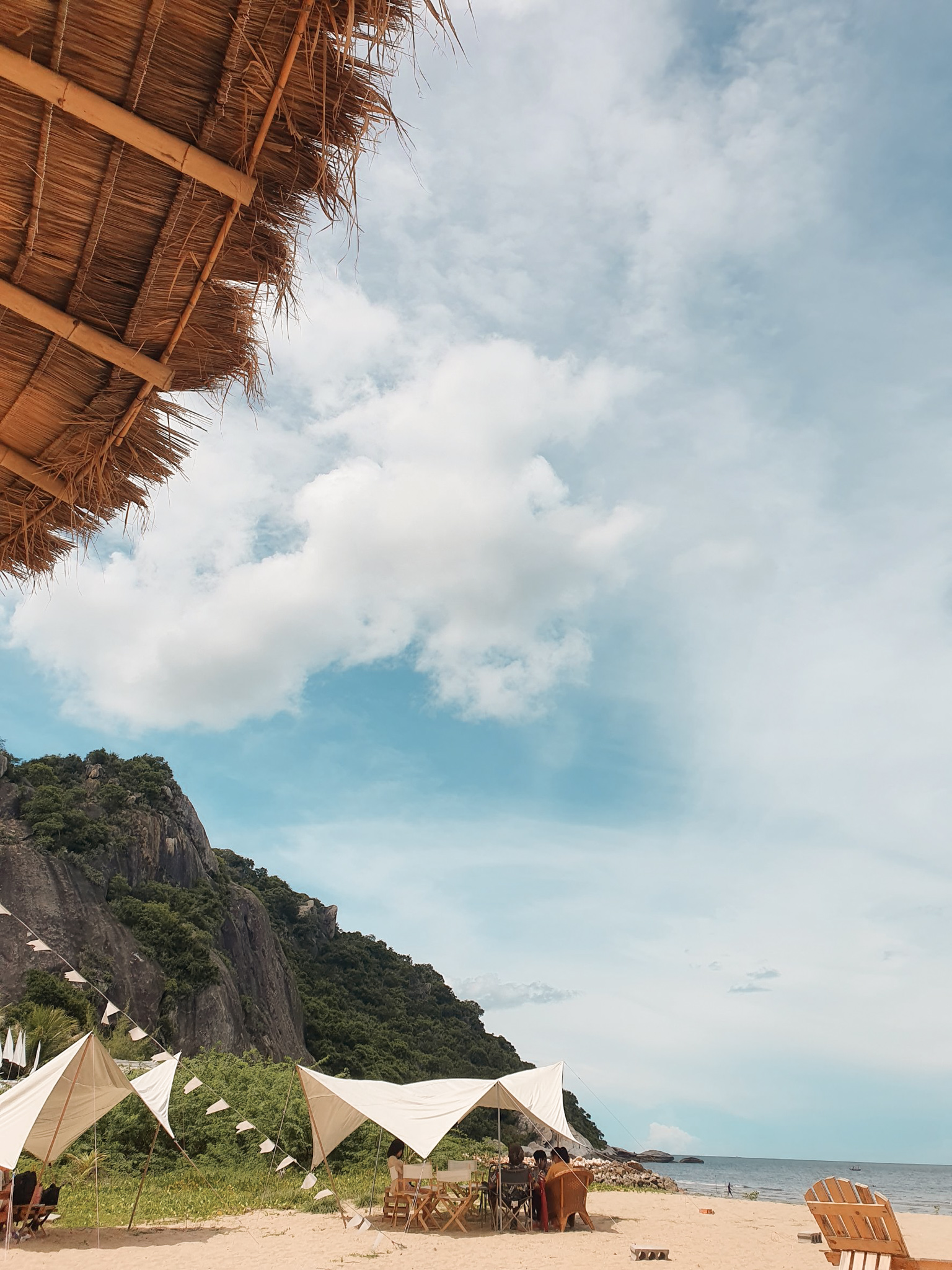 BAMP Beach camp & Cafe คาเฟ่ริมทะเลปราณบุรี