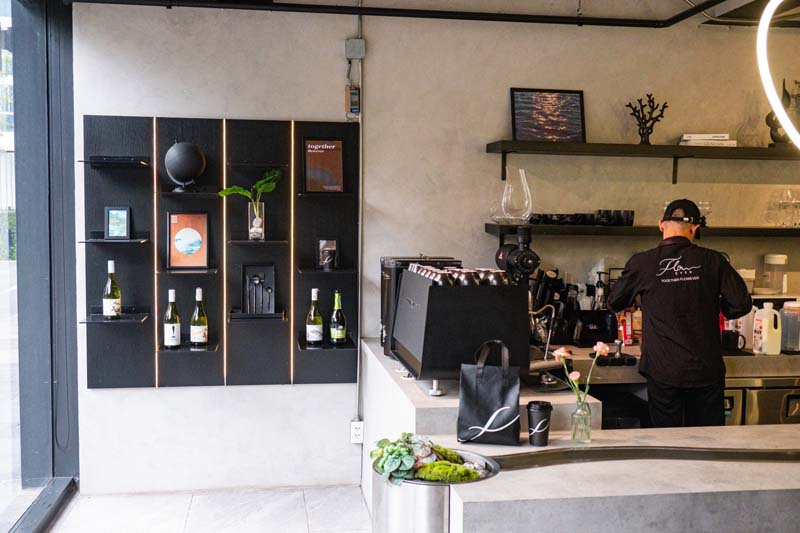 FlowEver Cafe & Wine คาเฟ่และไวน์บาร์ ย่านพระราม 9