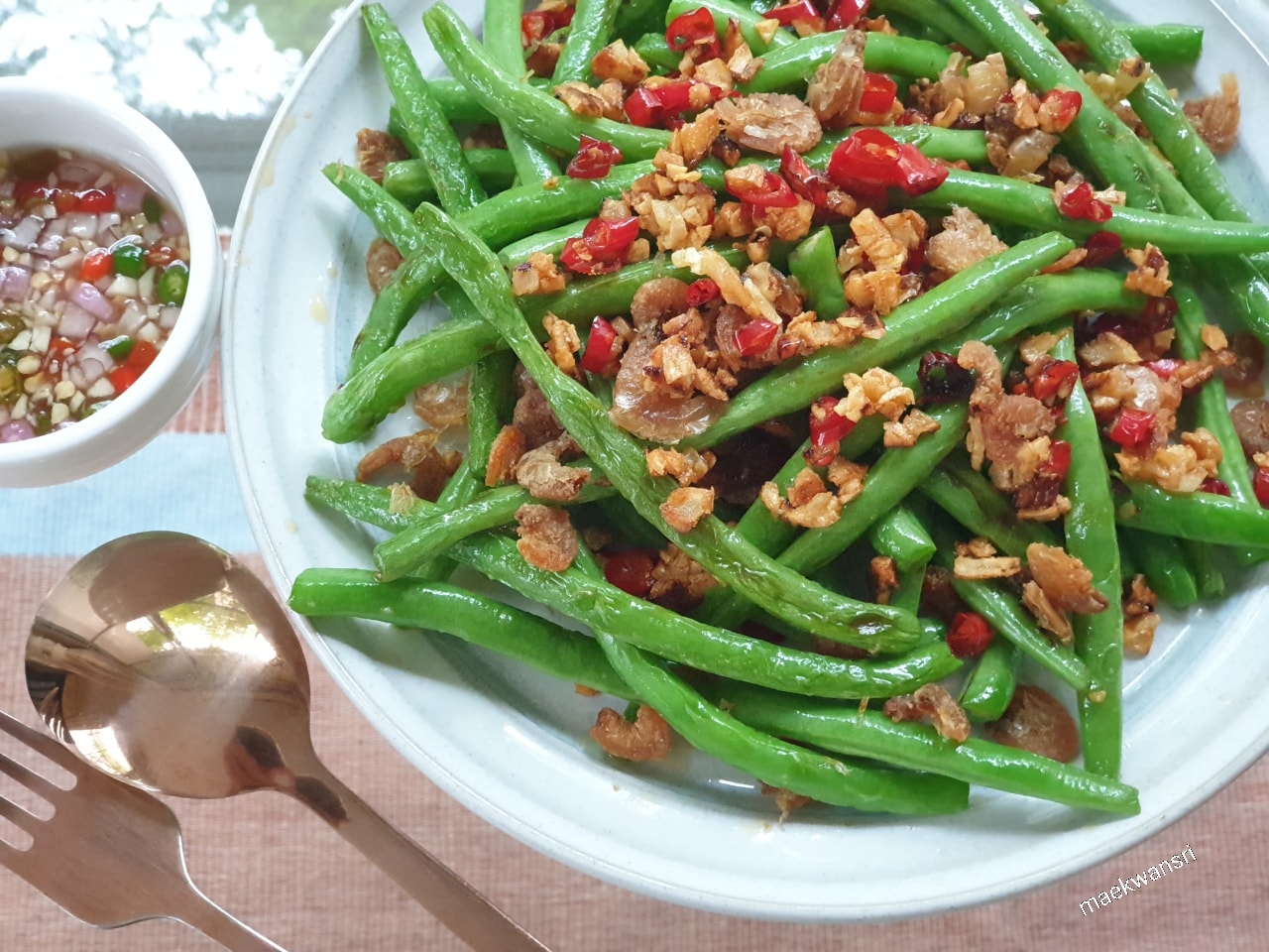 ถั่วแขกผัดพริกเกลือ ใส่กุ้งแห้งทอดกรอบ รสเผ็ดเคี้ยวกรอบอร่อยเพลิน