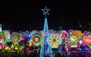 เทศกาลแห่ดาวคริสต์มาส 2562 ตระการตาไฟประดับที่บ้านท่าแร่ จ.สกลนคร