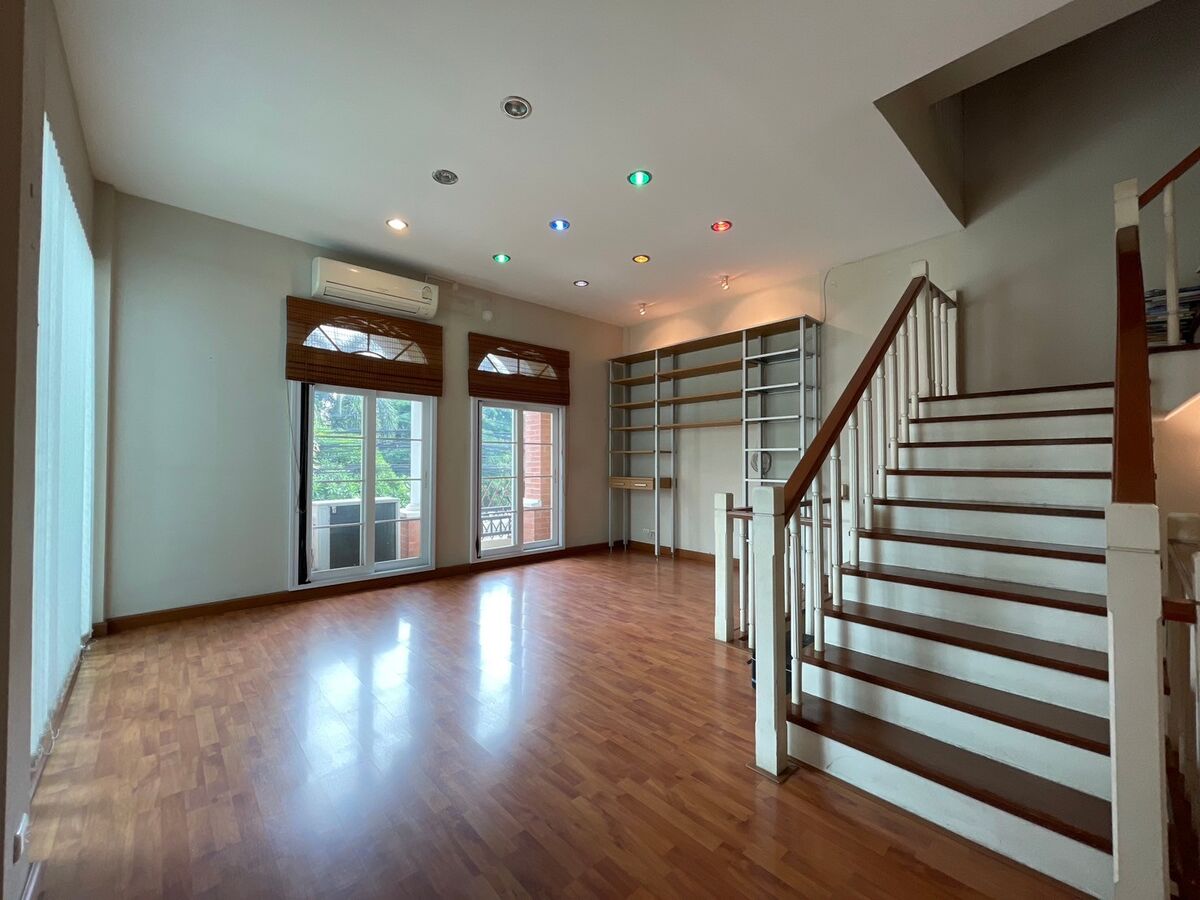 ขายหรือเช่าทาวน์โฮม 3 ชั้น Casa City ลาดพร้าว ซอยโยธินพัฒนา 3 LB07 – 000685