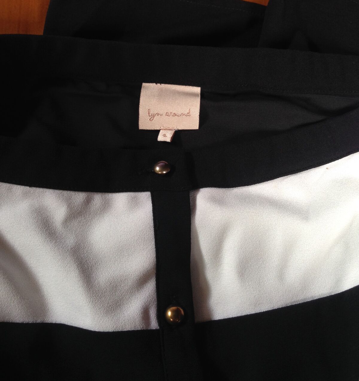 เดรสเปิดไหล่ lyn around