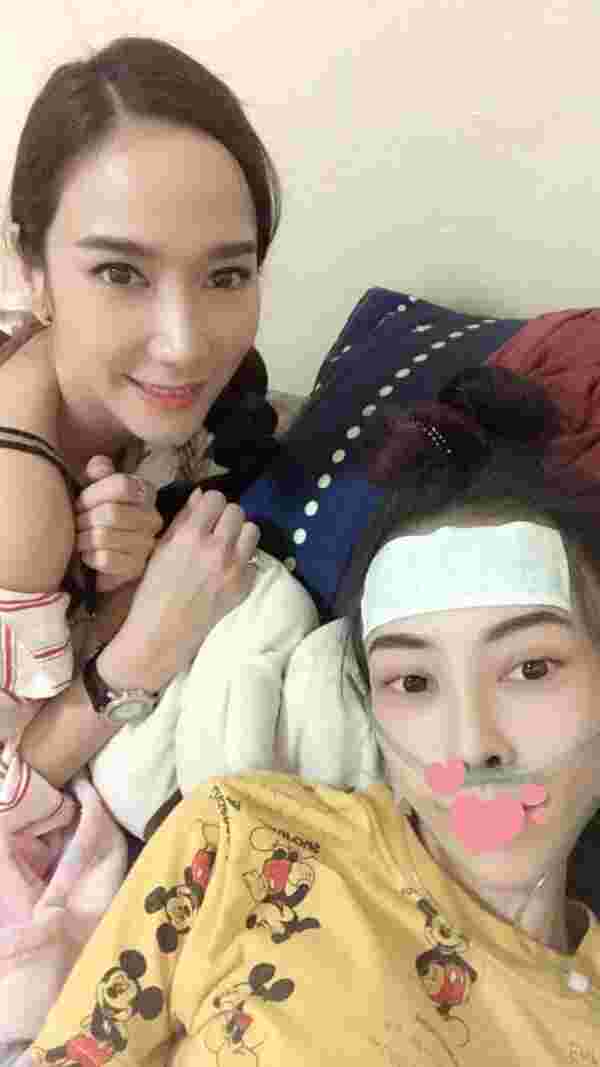 อั้ม พัชราภา งามทั้งกายและใจ รุดช่วยสาวป่วยมะเร็งระยะสุดท้าย ไปเยี่ยมถึงบ้าน
