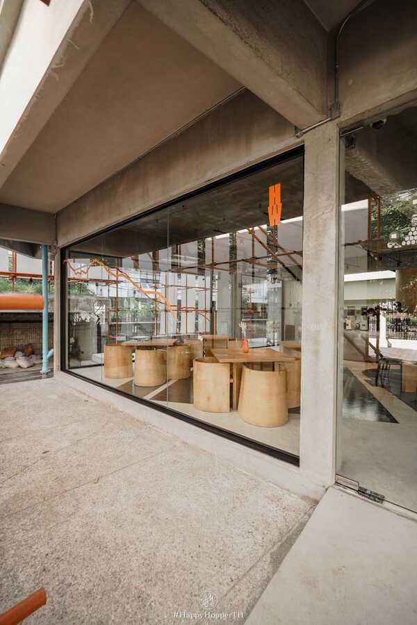 Halfway Brunch & Roastery ร้านอาหารและคาเฟ่ ซอยงามดูพลี