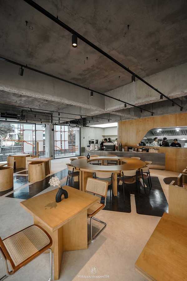 Halfway Brunch & Roastery ร้านอาหารและคาเฟ่ ซอยงามดูพลี