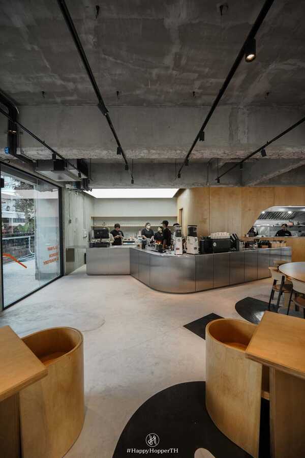 Halfway Brunch & Roastery ร้านอาหารและคาเฟ่ ซอยงามดูพลี